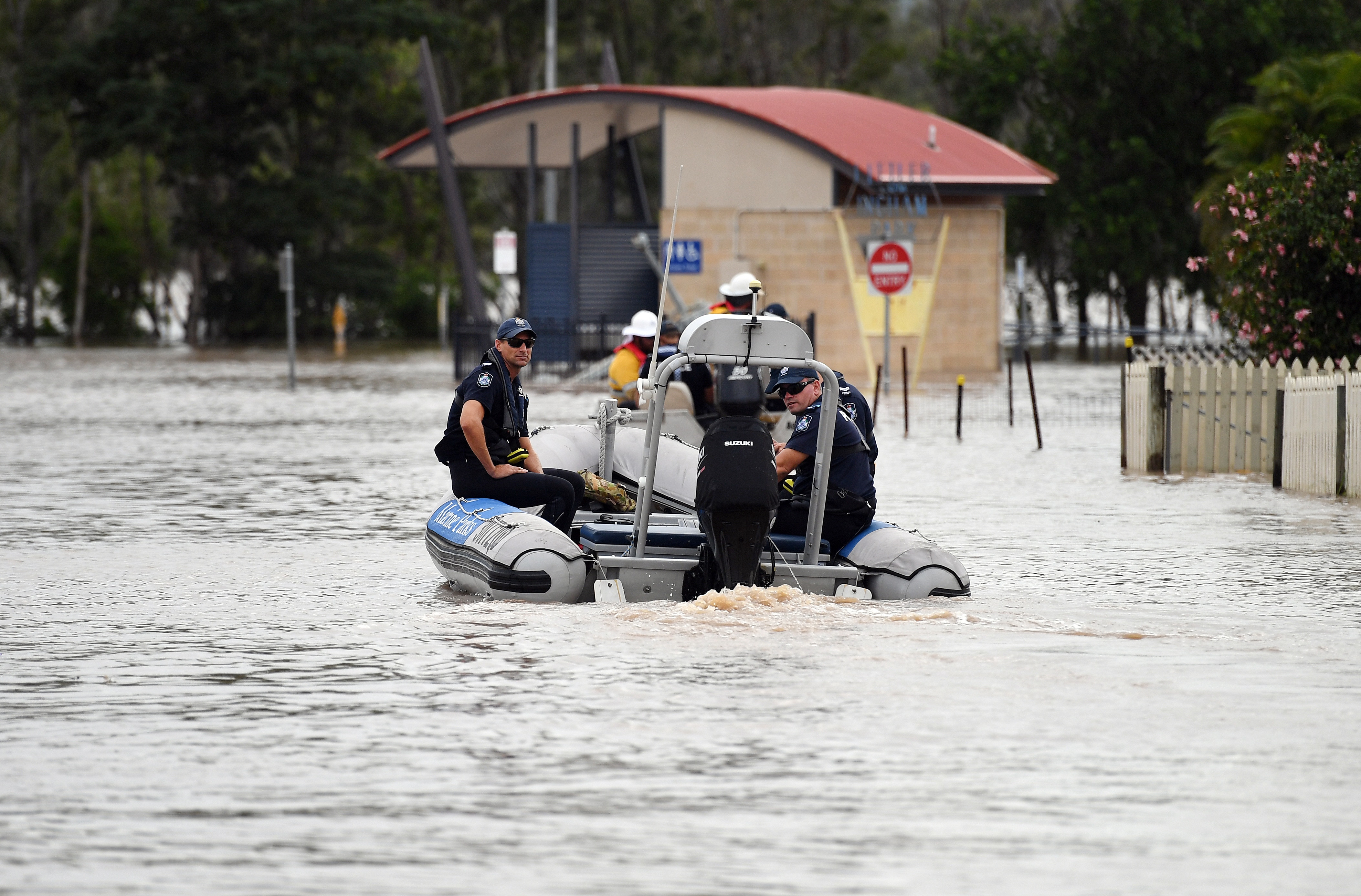 Rockhampton flood: Fitzroy River reaches peak | SBS News